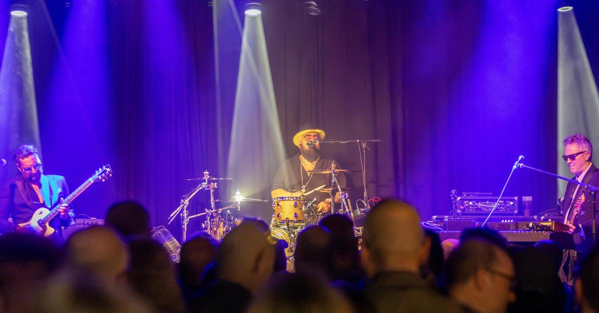 Die Fun Lovin’ Criminals machen auf ihrer Europa-Tournee in Rüsselsheim ...