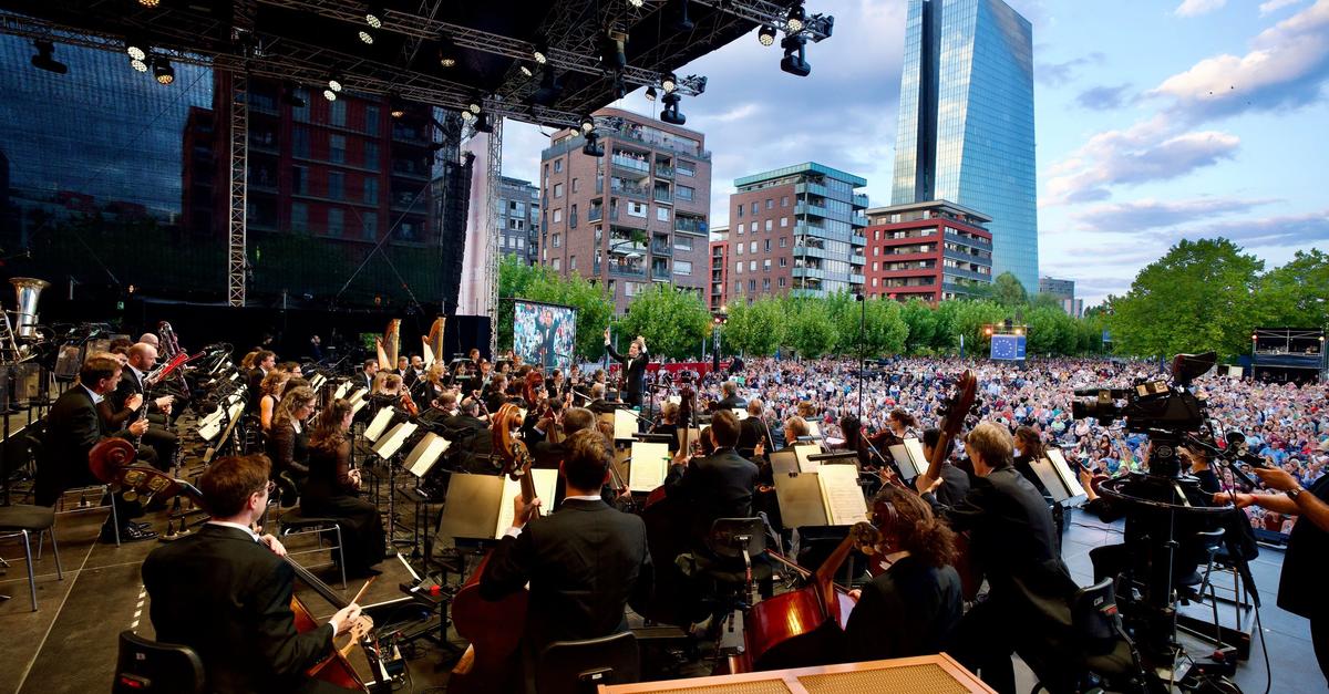 "Europa Open Air" Frankfurt: Am Main lauschen die Massen