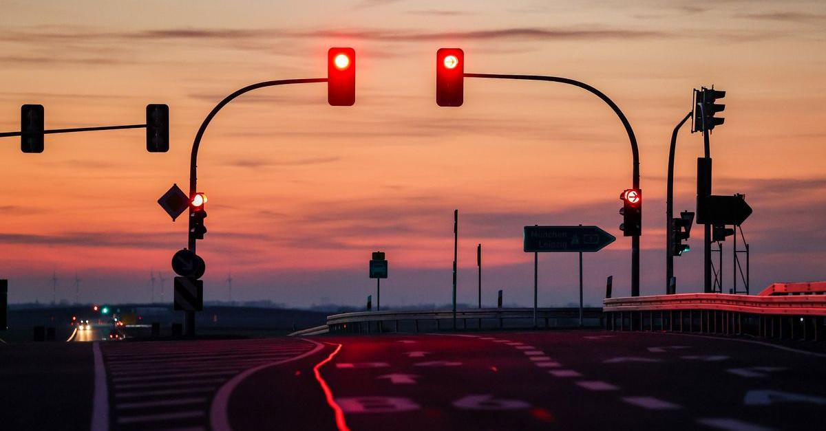 Stau in Rüsselsheim: Ampel bleibt dauerhaft rot