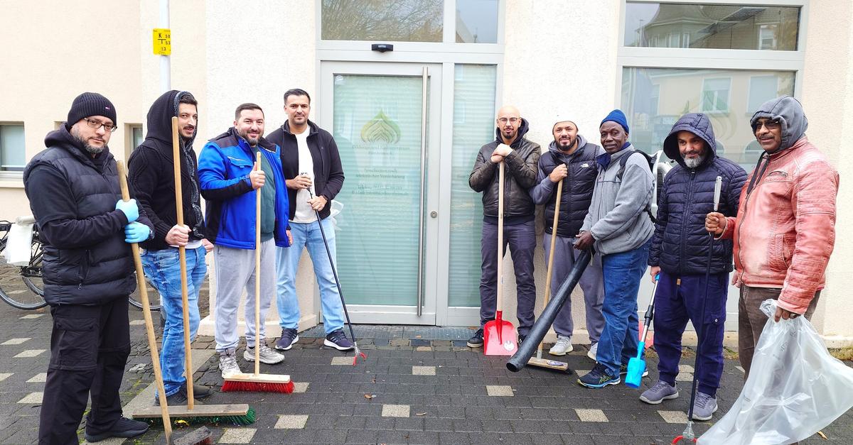 Bildungs- und Kulturverein Flörsheim räumt am Bahnhof auf