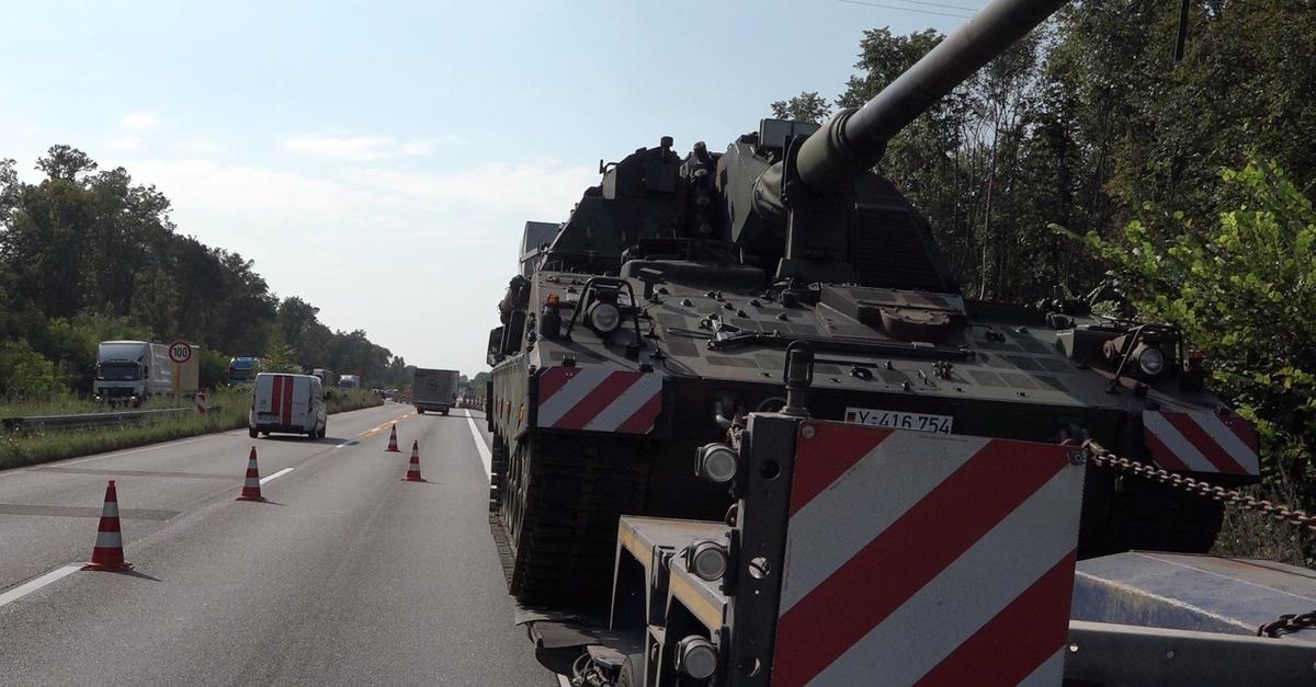 Militärtransporter blockiert die A67
