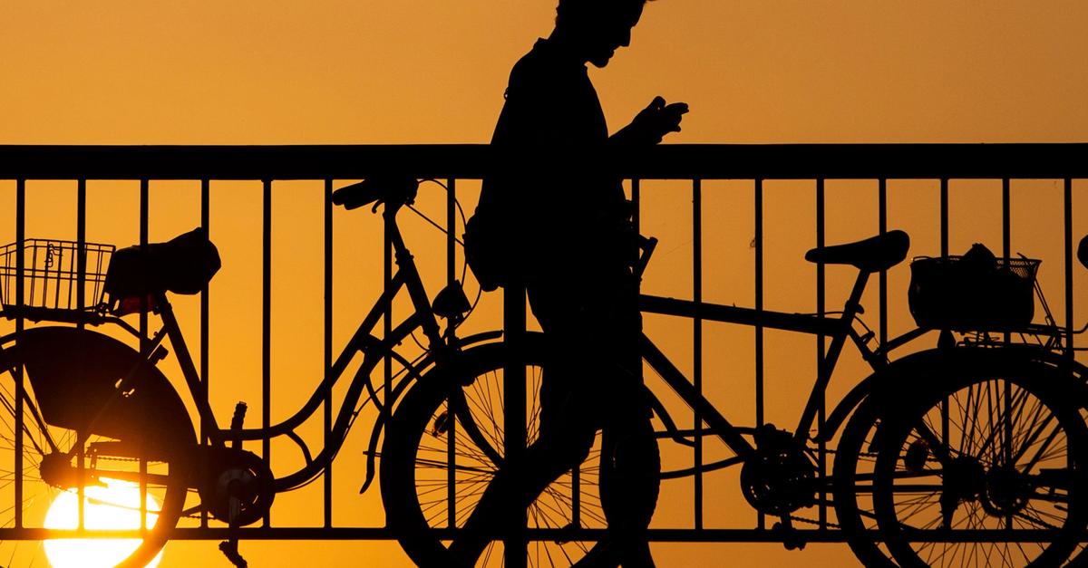 Verliebt in einen Bot – Sind KIs die besseren Partner?