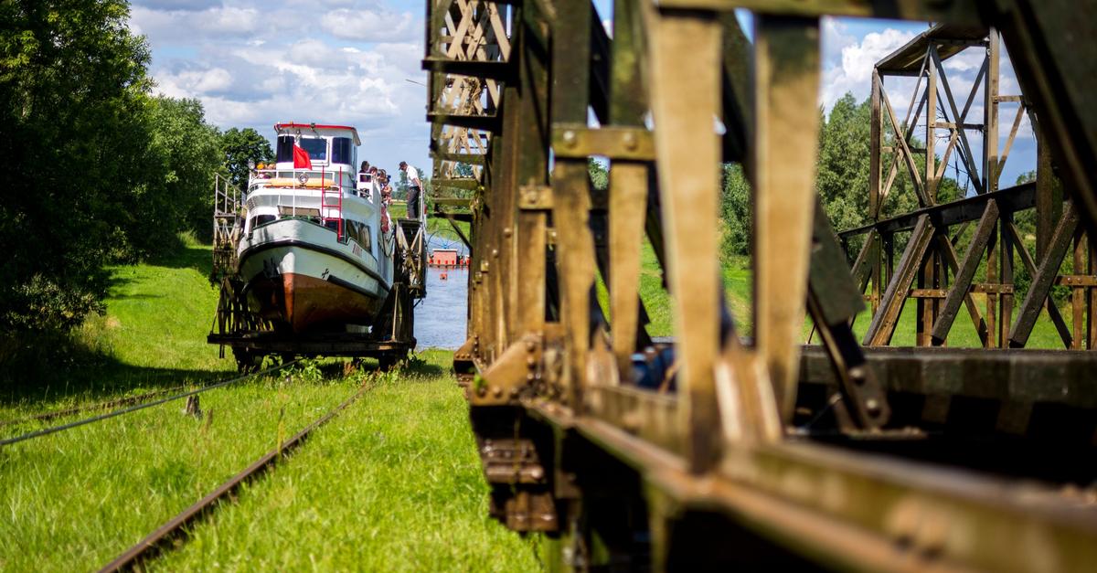 Polen: Mit dem Schiff über die Wiese fahren