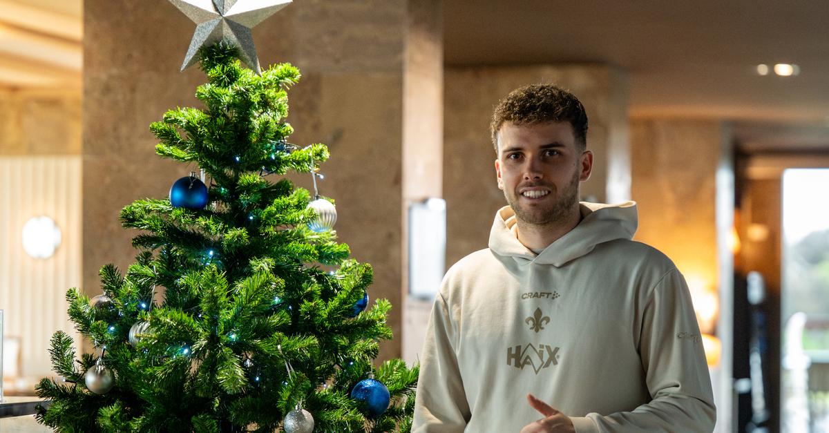 Sergio Lopez vom SV Darmstadt 98 feiert den Dreikönigstag im Trainingslager