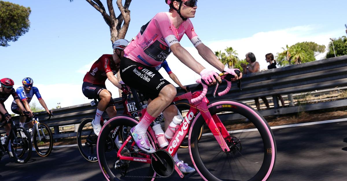 Alle Grand Tours gewonnen: Vingegaard bejubelt Giro-Sieg